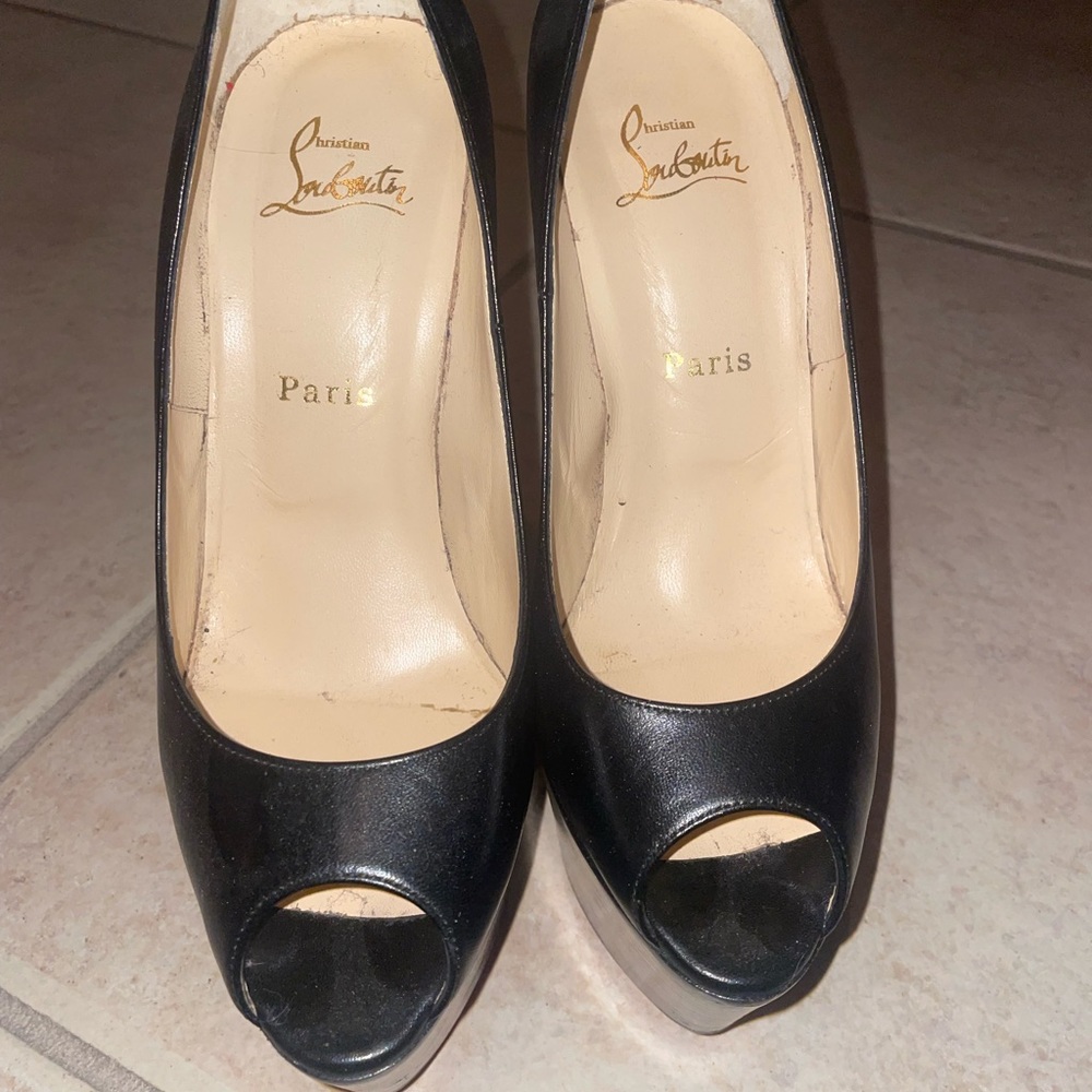 Christian Louboutin Black Lady Peep Pumps - Gem